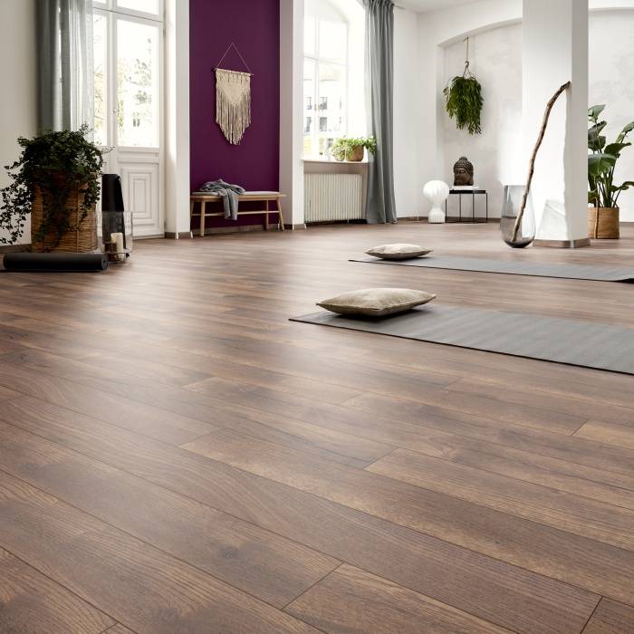 Embrace Pro Laminate Flooring 4766 Pettersson Oak AC5
